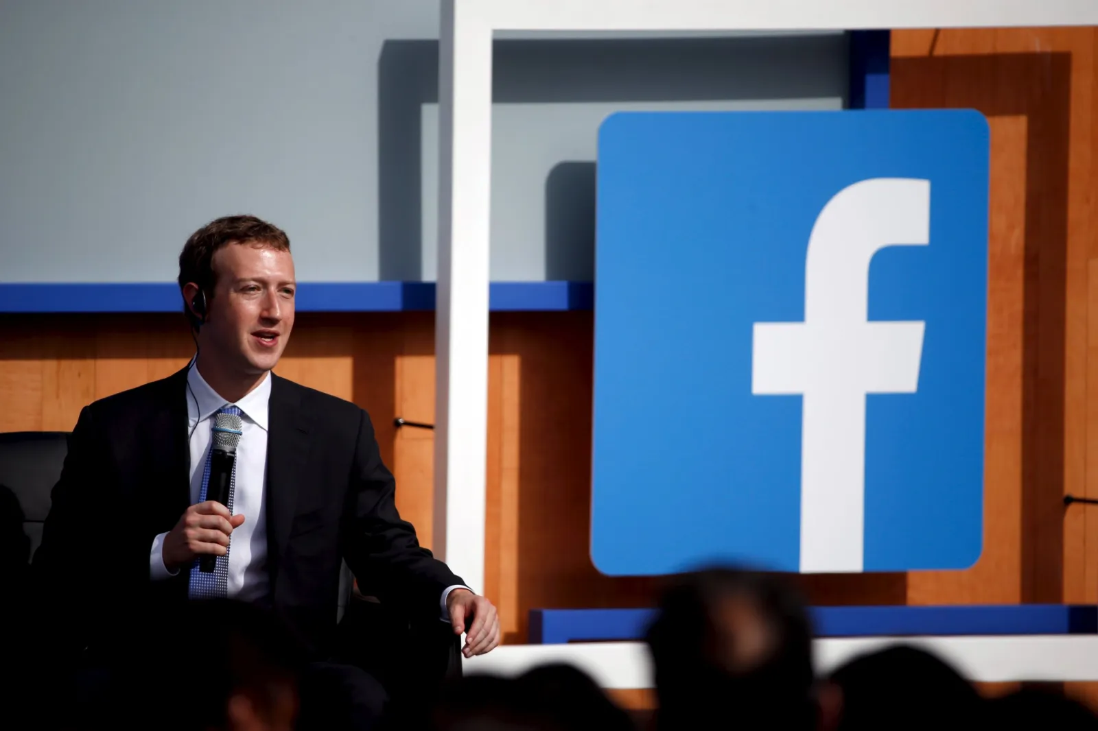 Why Facebook Traffic to Major Websites Has Plummeted in 2015 - Newsweek