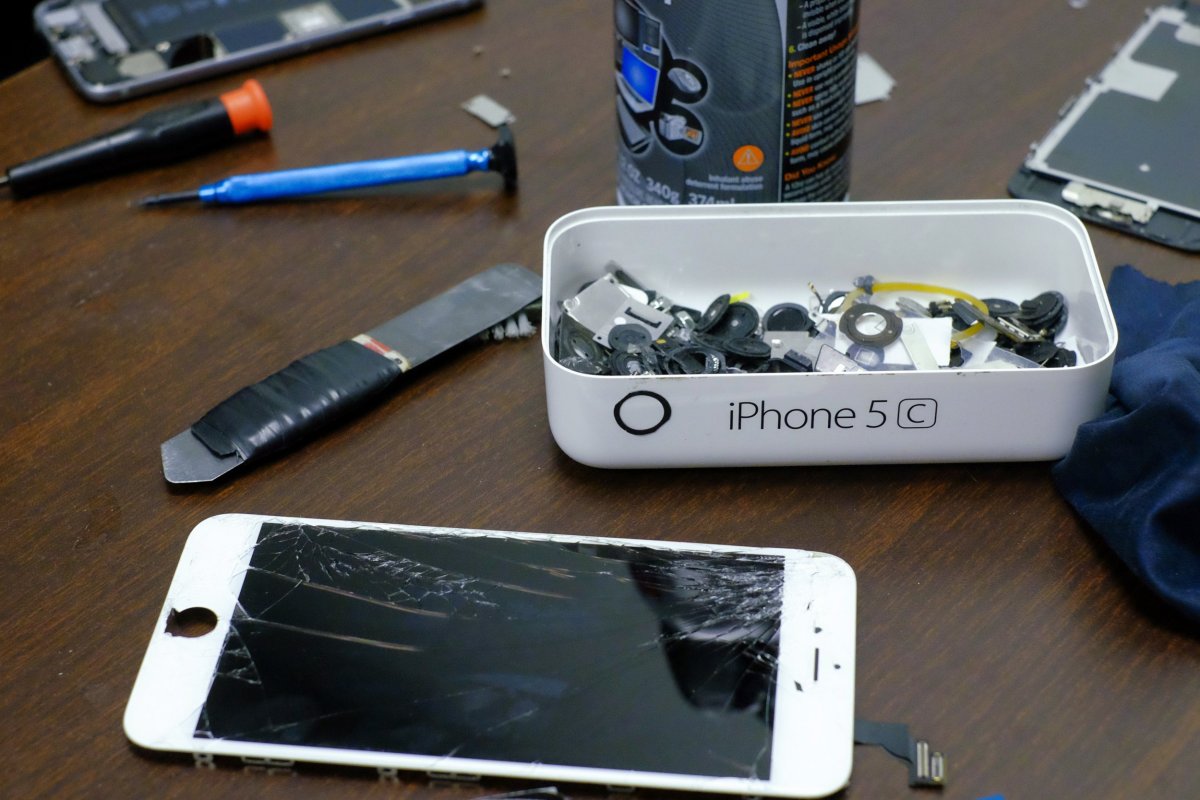 Apple Is Right to Defy the FBI Over Phone Encryption - Newsweek