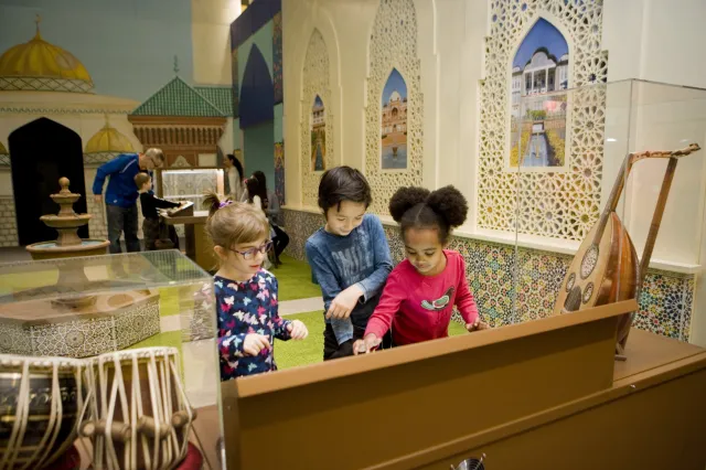 Arts Projects Aim to ‘Build Bridges’ Between Muslims, Non-Muslims in U ...