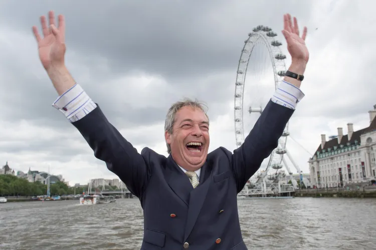 Brexit: UKIP Launches ‘Breaking Point’ Immigration Poster - Newsweek