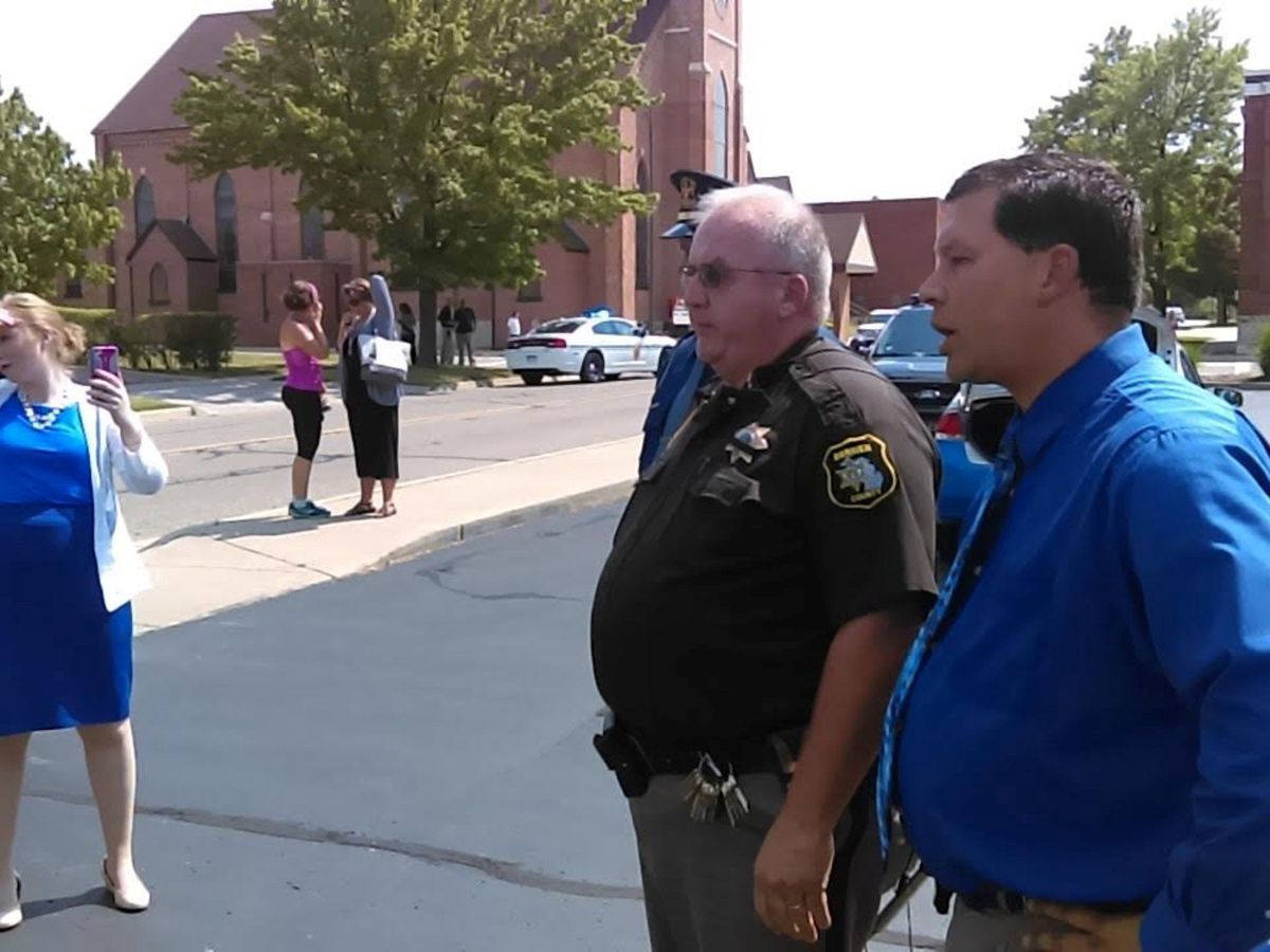 Michigan Courthouse Shooting: Two Bailiffs, Suspect Dead - Newsweek