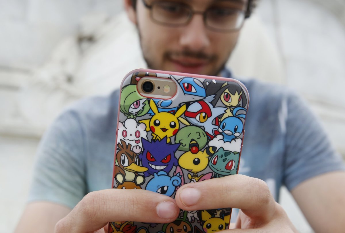Pokémon Go: Distracted Driver Crashes Into Police Car While Playing ...