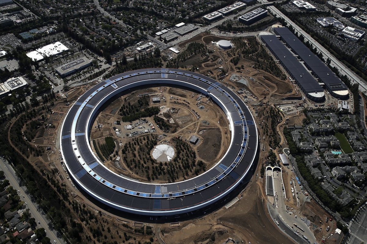 Apple’s Potential Fatal Flaw? It Doesn’t Know Enough About You - Newsweek