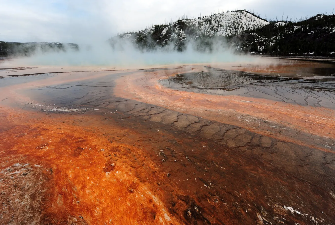 Yellowstone Supervolcano Hit by a Swarm of More Than 400 Earthquakes in ...