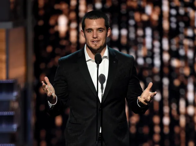Derek Carr Will Make $48 Per Minute With His Record $125 Million ...