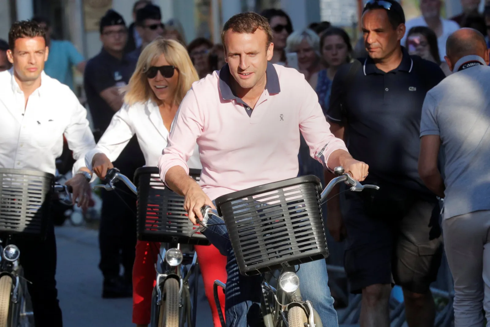 France’s New President Emmanuel Macron in Paris Struggles To ‘Drain Le ...
