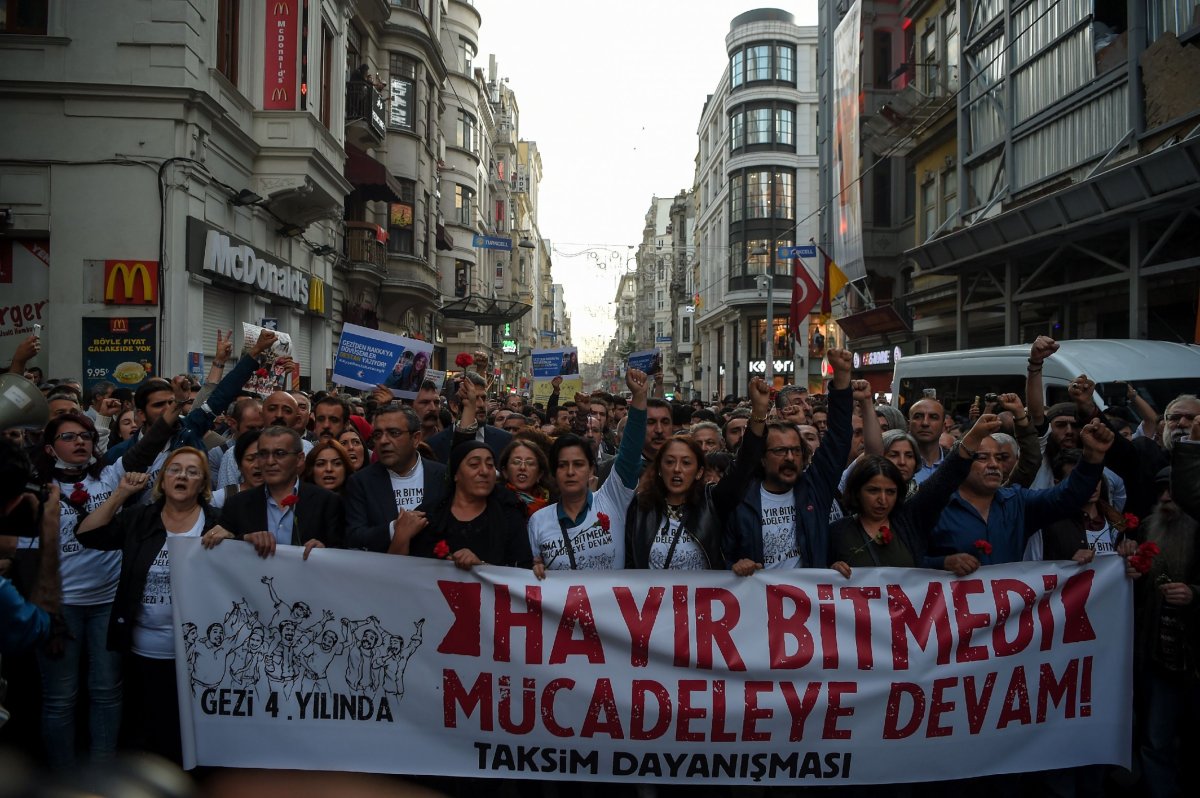 Erdogan Protest: Hidden Hotel Printer Floods Istanbul Street With ...