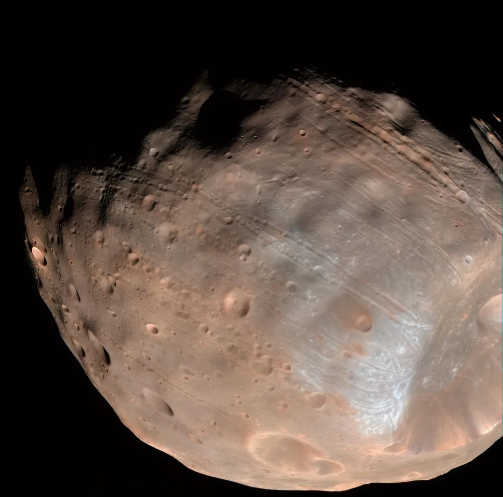 NASA: Mars Moon Phobos Orbits Red Planet in Beautiful Time-Lapse ...