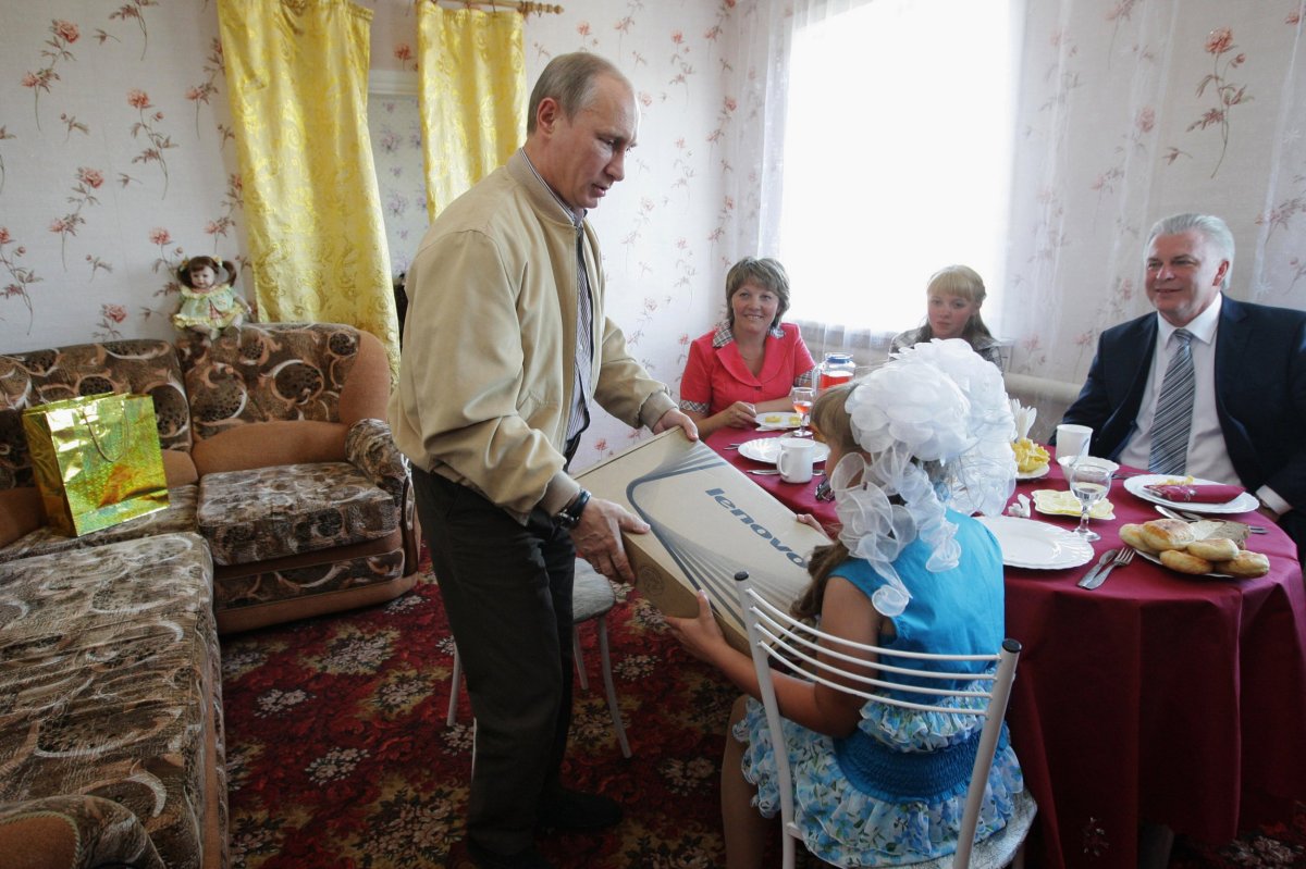 How Vladimir Putin Has Cracked Down on Russia’s Internet - Newsweek