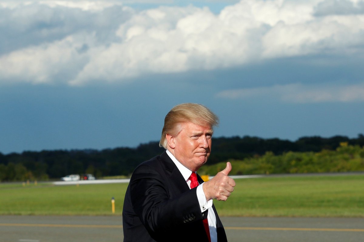 Trump Tweets Gif of Himself Hitting Hillary Clinton With Golf Ball and ...