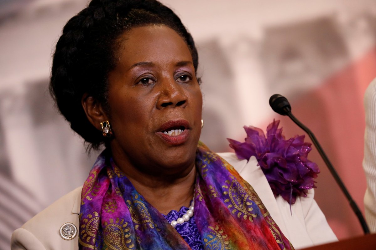 Take the Knee Spreads to Congress: Black Caucus Member Kneels as Trump ...