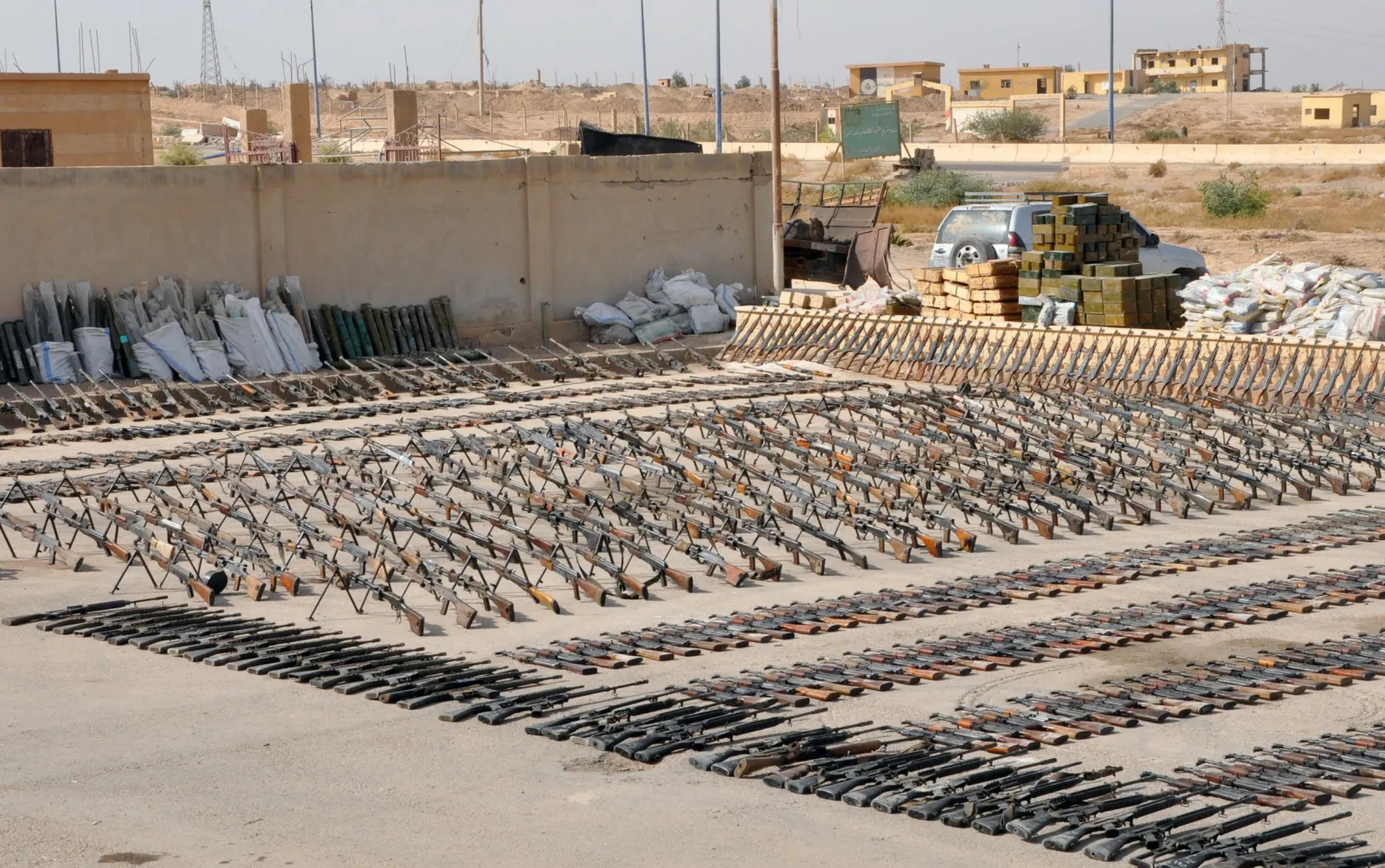 How ISIS Got Weapons From the U.S. and Used Them to Take Iraq and Syria ...