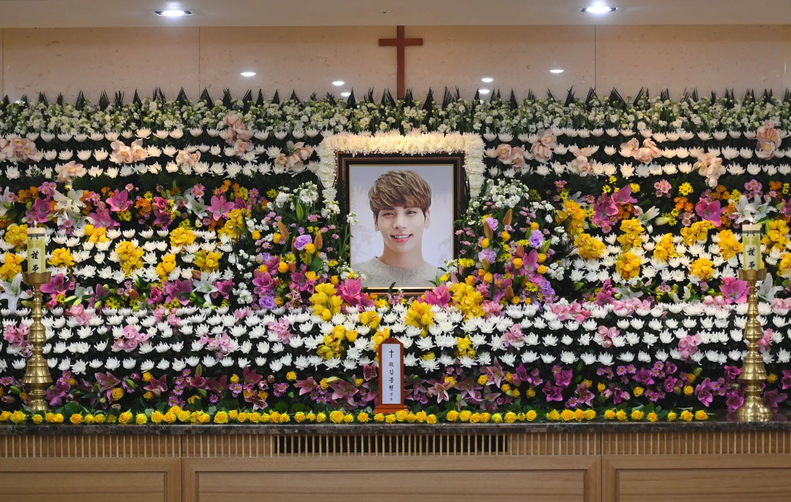 NBC Station Confuses Jonghyun of SHINee for BTS Singer, Plays Video of ...