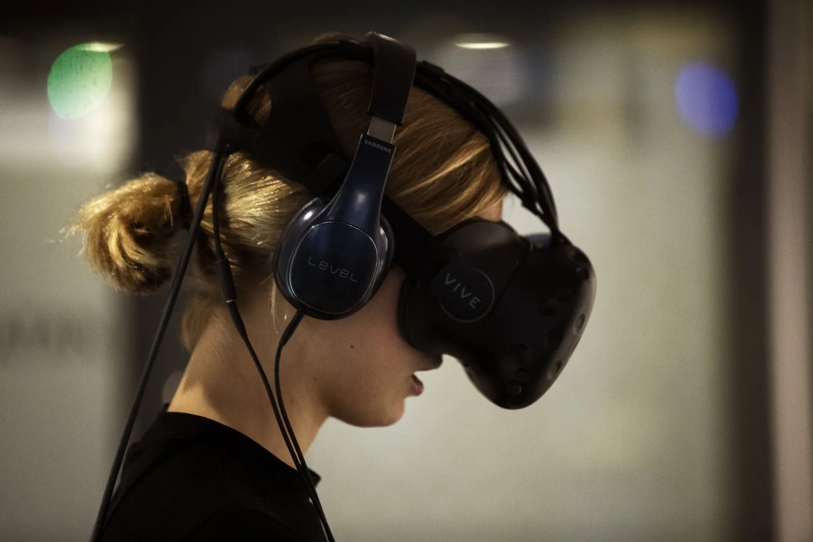 Virtual Reality Gamer Slips And Dies From Blood Loss After Falling On ...