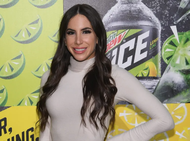 Instagram Model Jen Selter Kicked Off American Airlines Flight by ...