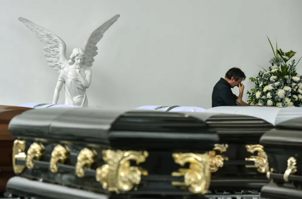‘Dead’ Husband Comes Back to Life in Morgue as Worker Applies His ...
