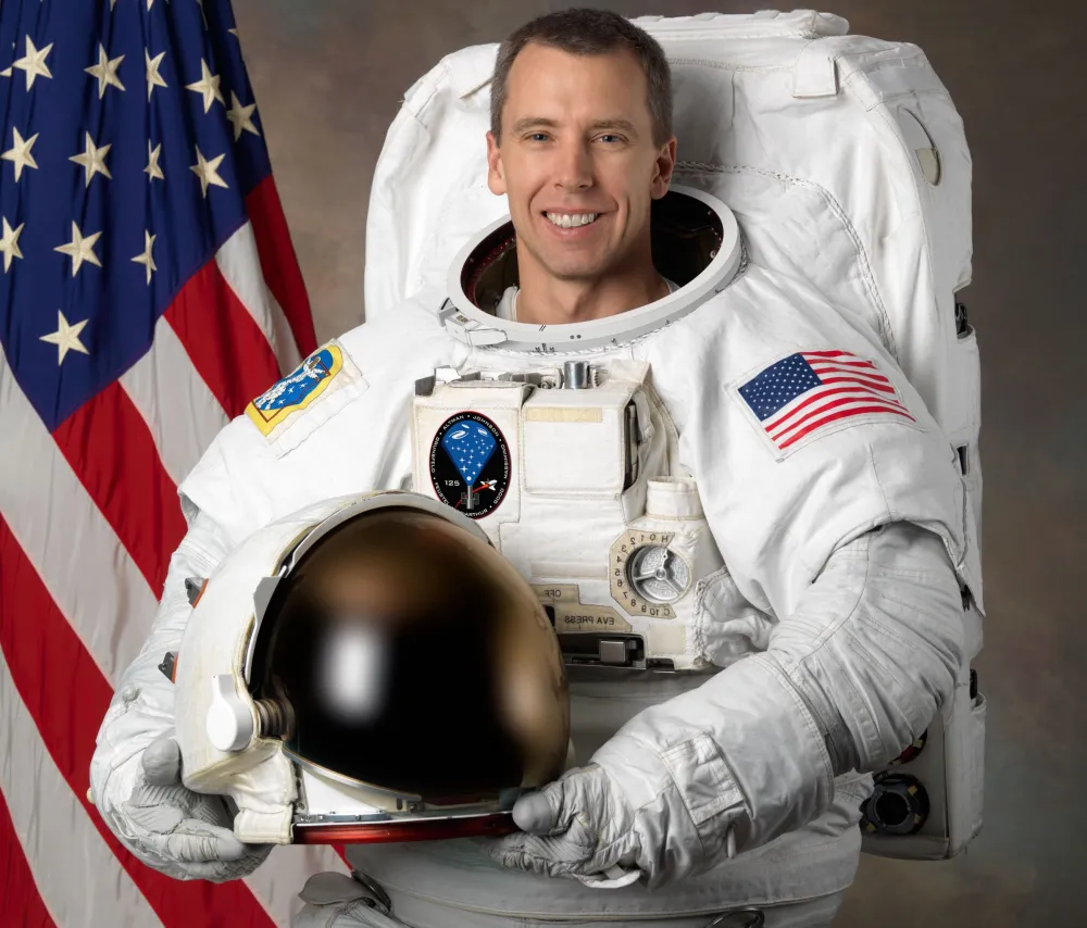Astronaut Andrew Feustel Says He Has a Fear of Heights, Despite Working ...
