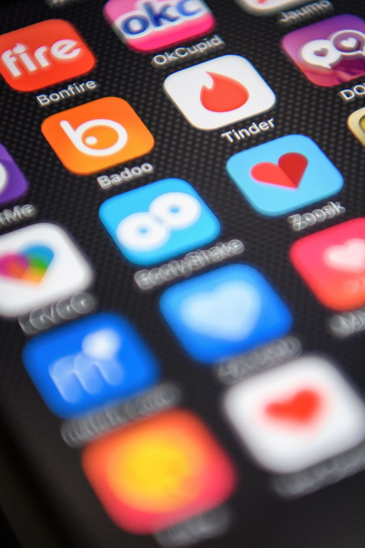 Online Dating 101: What You Should Know Before Dipping Your Toes In The ...