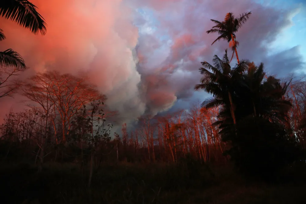 Hawaii Kilauea Volcano Update: Explosions, Small Earthquakes, Laze ...