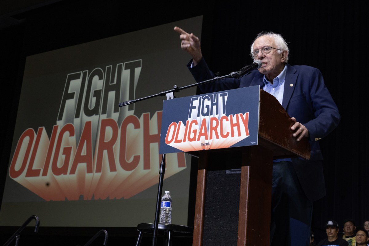 Photos of Bernie Sanders Crowd Size as 6,500 Rally With Susan Collins ...