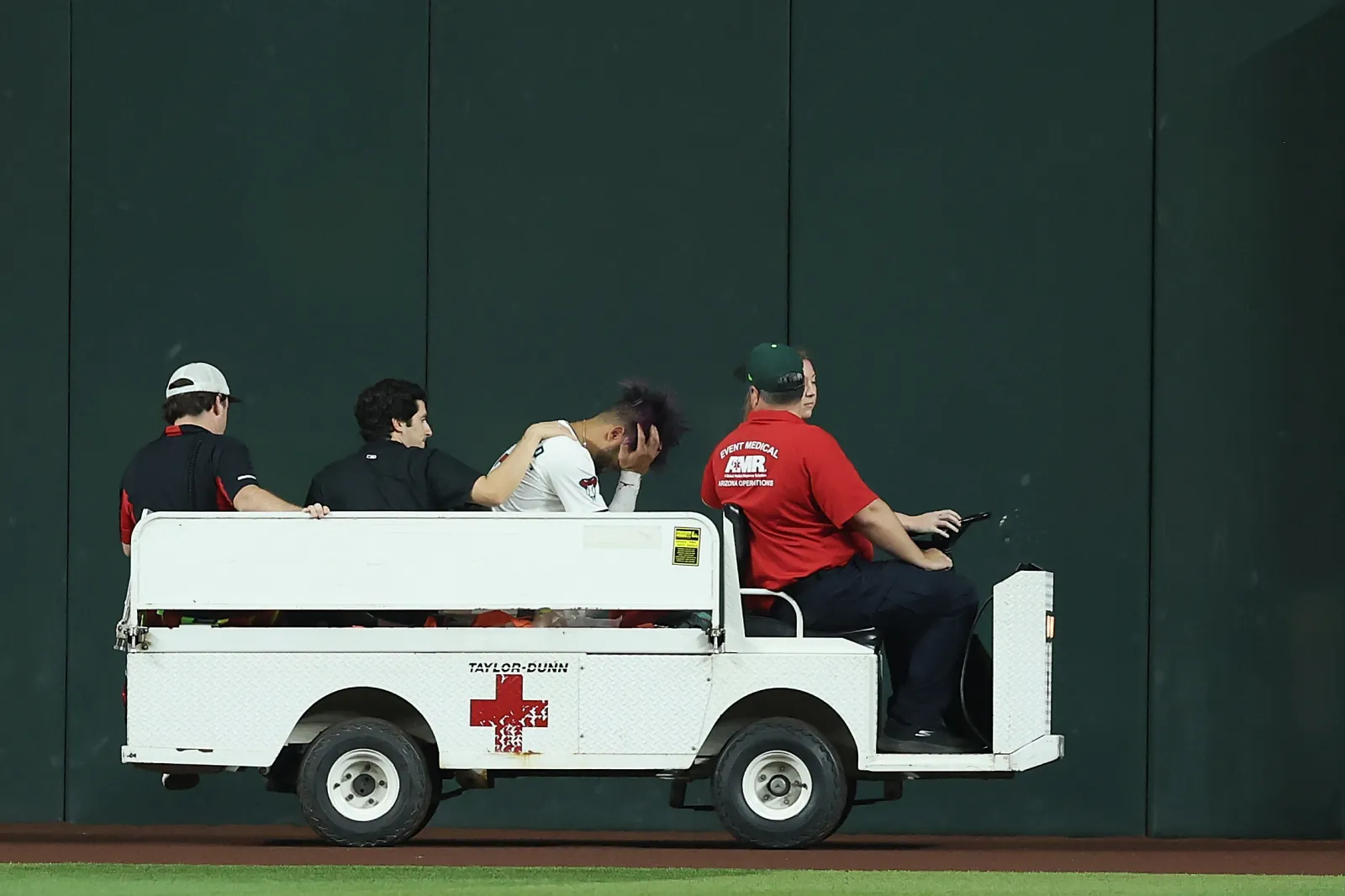 Aging Diamondbacks Outfielder Diagnosed With Season-Ending Injury ...