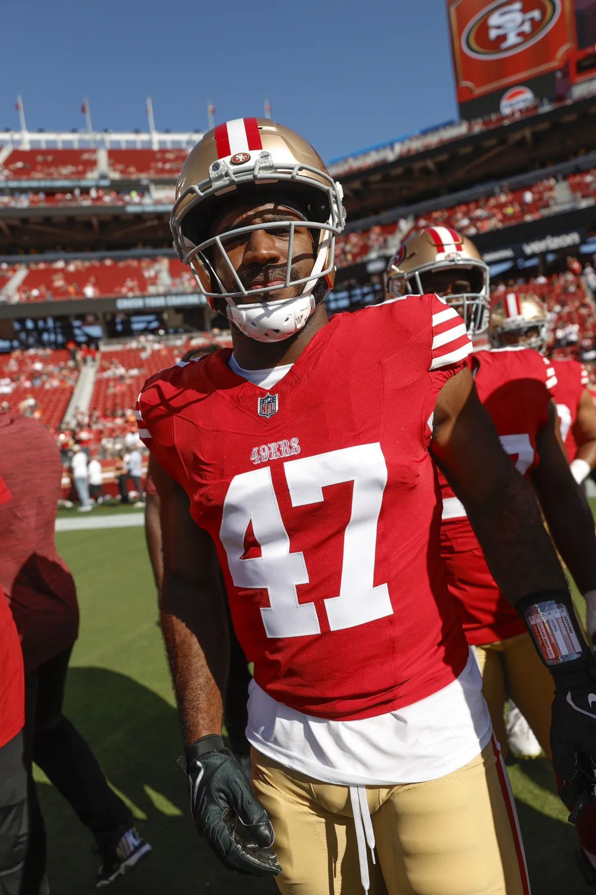 49ers DE Bryce Huff Announces Sudden Retirement on Social Media - Newsweek