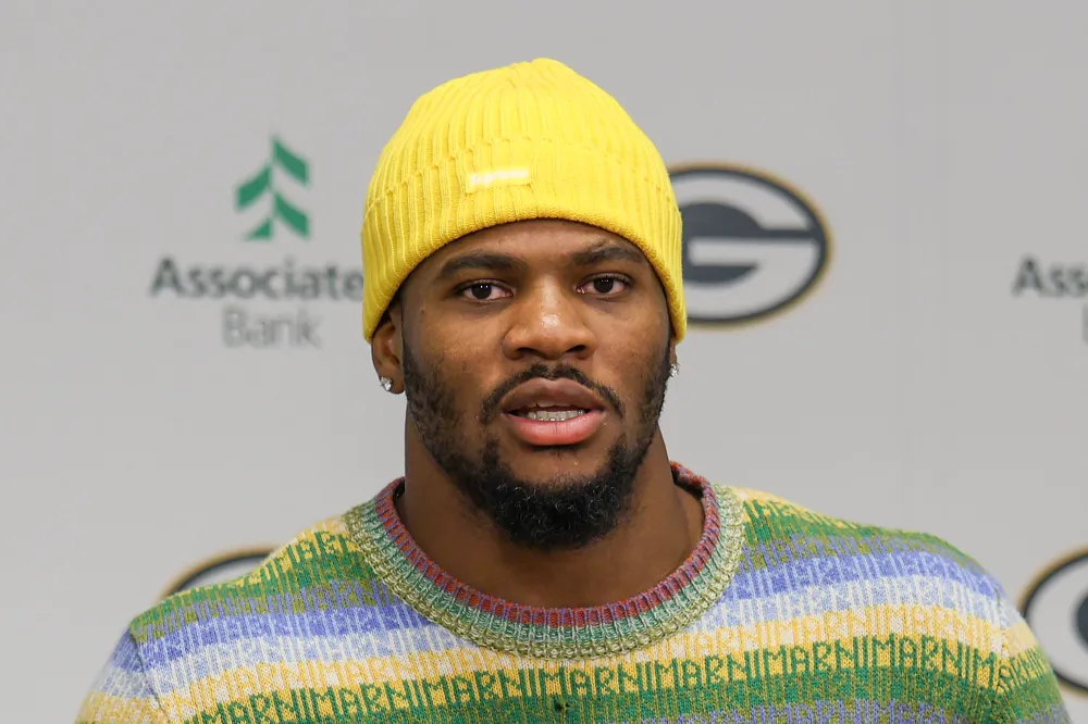 Micah Parsons Loses His Cool Over Eagles' 'Tush Push' Play - Newsweek