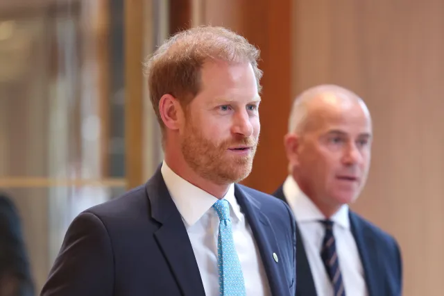 Prince Harry Boards Plane for London Amid Reconciliation Talk—Reports ...