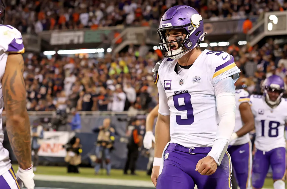JJ McCarthy Makes NFL History in Minnesota Vikings Debut vs Bears ...