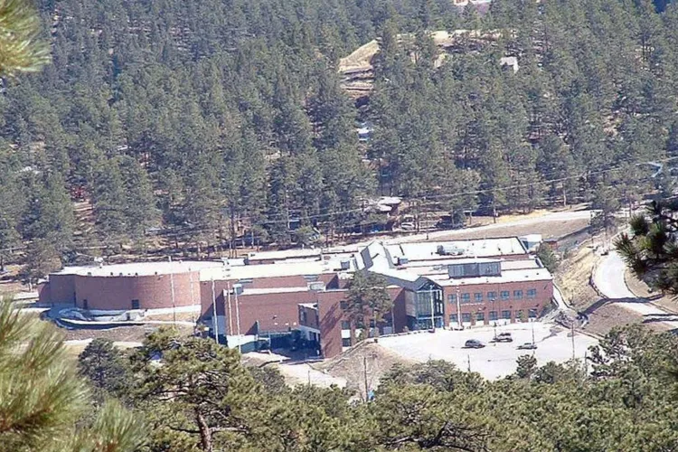 Colorado School Shooting: At Least 3 Injured at Evergreen High School ...