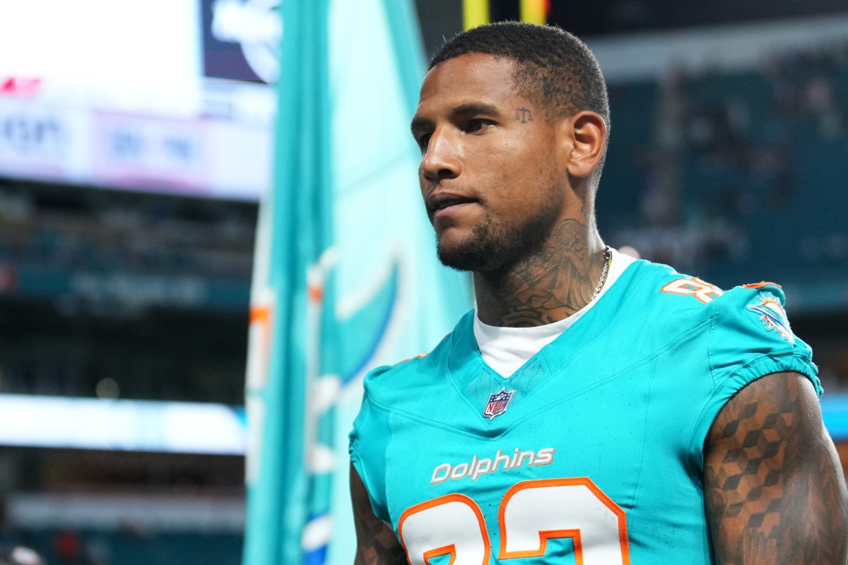Dolphins Head Coach Gives Worrisome Update on Tight End Situation ...