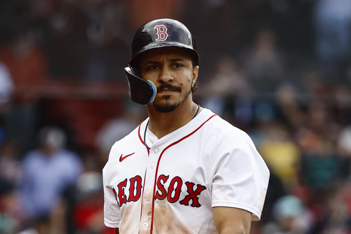 Hot Mic Captures Red Sox Fan Ripping David Hamilton From Green Monster ...