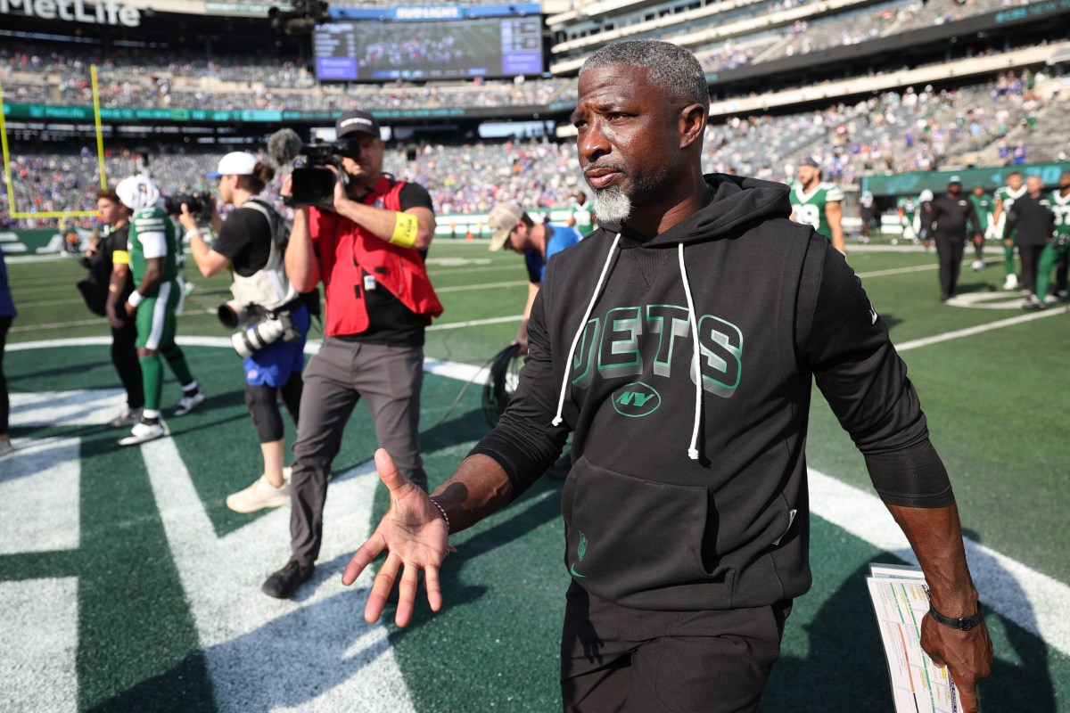 Aaron Glenn Sends 2-Word Message After Jets' Embarrassment Vs. Bills ...