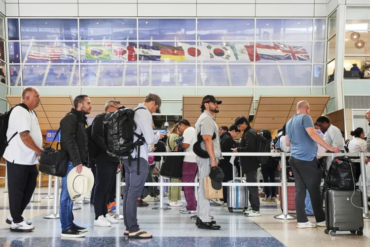Weekend Travel Chaos Erupts as Hundreds of Flights Cancelled in Dallas ...