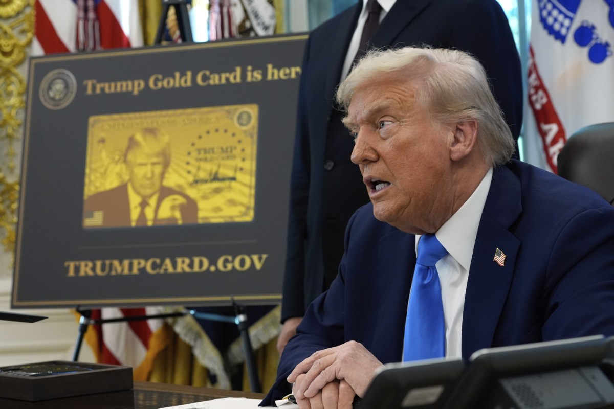 How Donald Trump’s Gold Card Compares to Green Card: What To Know ...