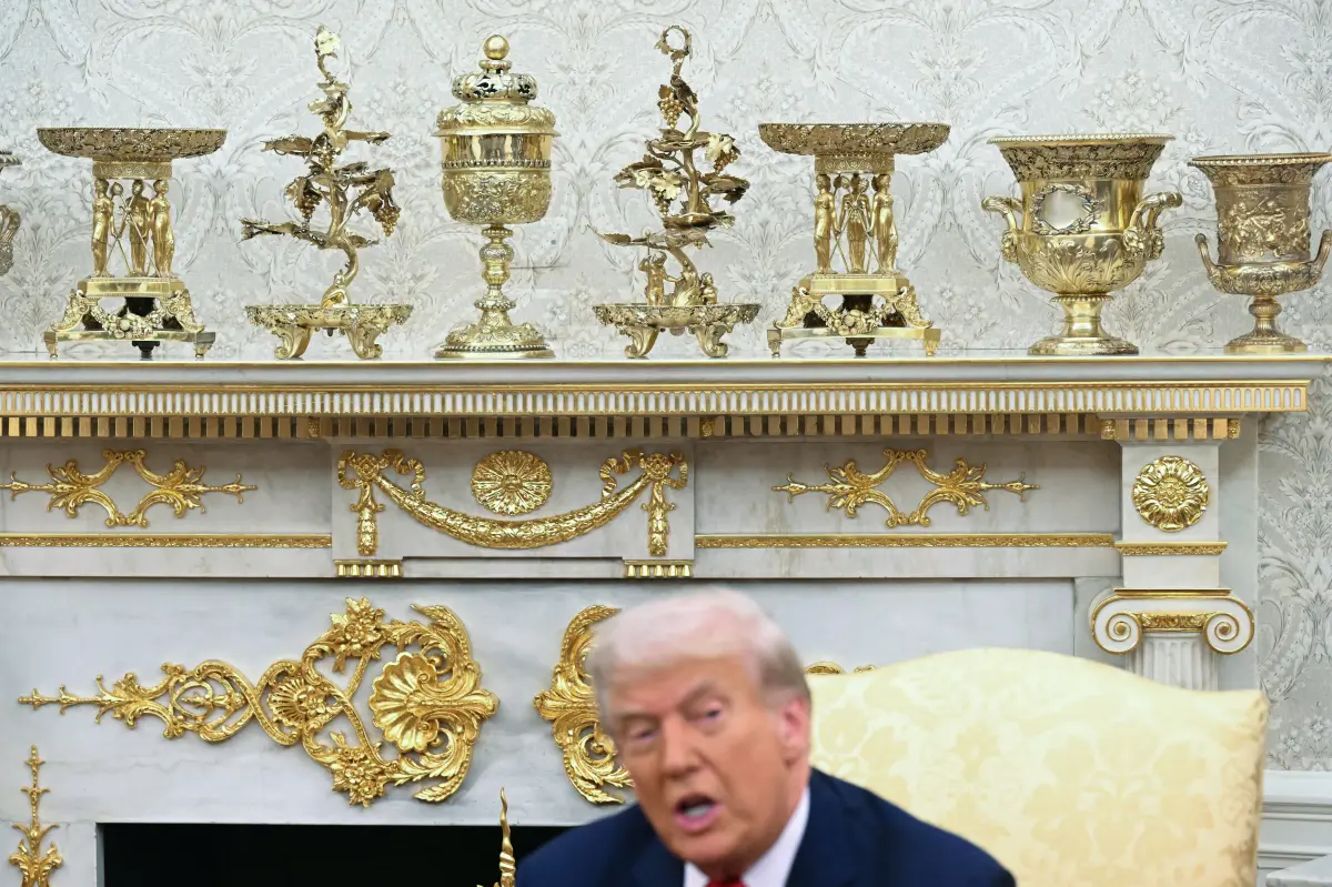 Donald Trump Shows Off ‘Highest Quality’ Gold Used for Oval Office ...