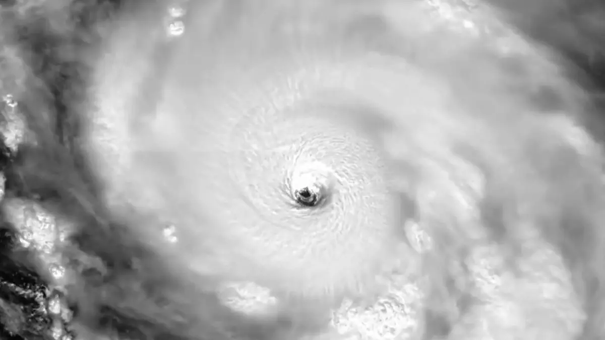 Hurricane Humberto, Tropical Storm Imelda Drive Vicious Surf: Tracker - Newsweek