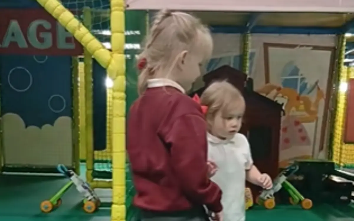Tears at What Mom Sees 3-Year-Old Doing for Blind Older Sister - Newsweek