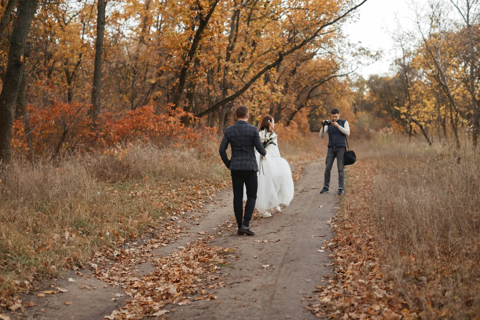 Couple Can’t Wait To See Wedding Photos—Until They Get Heartbreaking ...