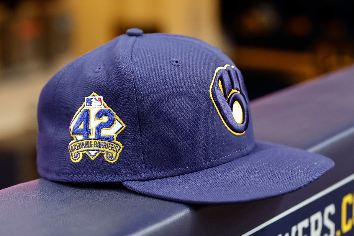 Brewers Lose 8-Year Veteran To Free Agency Amid World Series Run - Newsweek