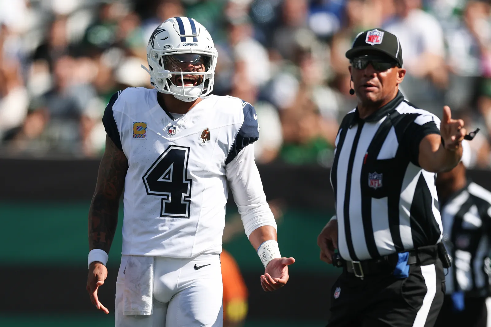 Cowboys Owner Jerry Jones Makes Obscene Gesture To Jets’ Fans During ...
