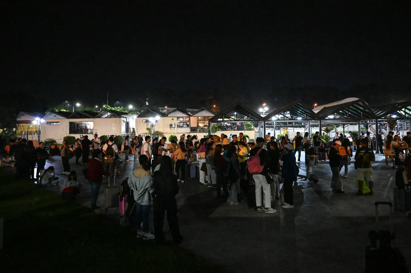 Philippines Earthquake: Over 20 Tremors, 'Life-Threatening' Tsunami ...