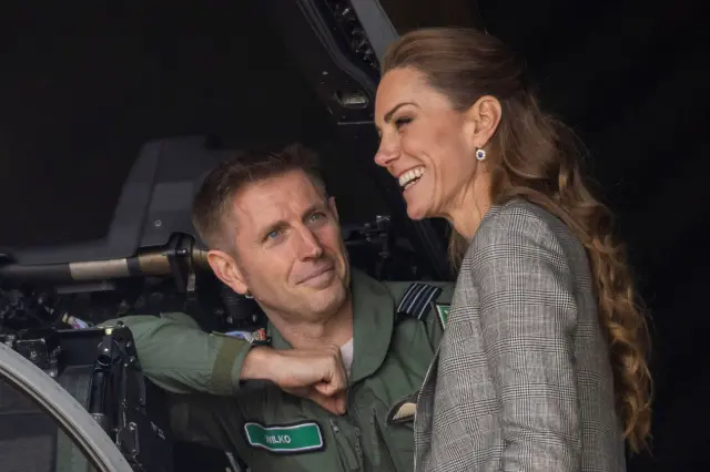 Princess Kate’s Body Language With Air Force Pilot Goes Viral - Newsweek