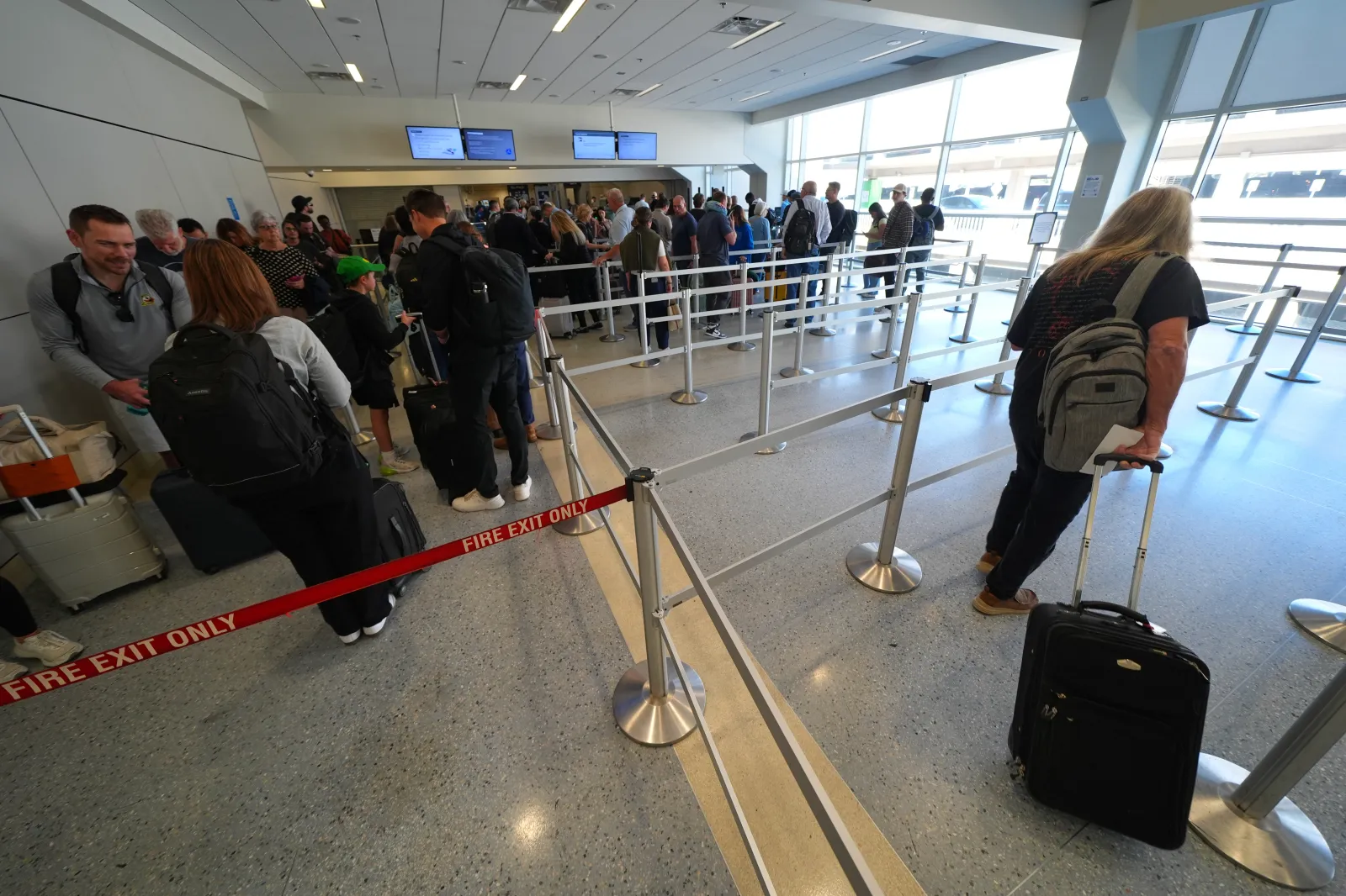 Trump Admin Could Force Airlines To Cut Flights By 20% If Shutdown ...