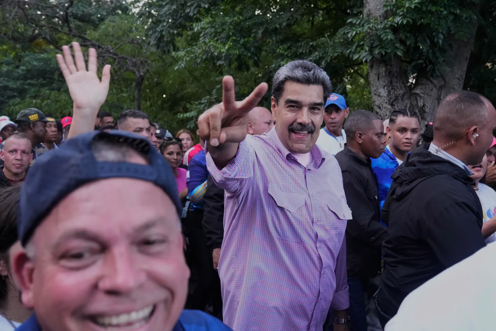 WATCH: Maduro Sings New Peace Message to America - Newsweek
