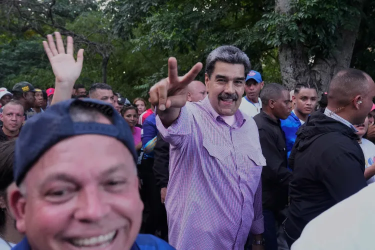 WATCH: Maduro Sings New Peace Message to America - Newsweek