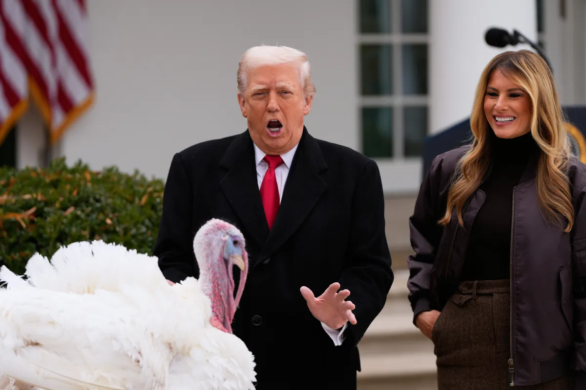 Donald Trump comments on his weight during turkey pardon - Newsweek