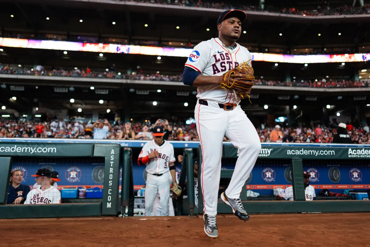 Poll of Experts Expect Astros Ace To Betray Houston For Blue Jays ...
