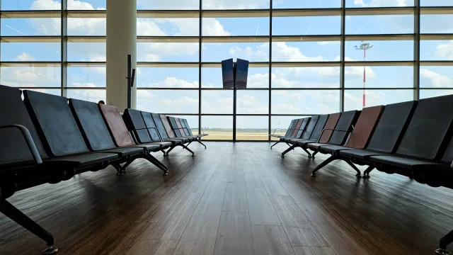 Plane Passenger Gets Ready to Board—Until They See ‘Abuse’ at the Gate ...