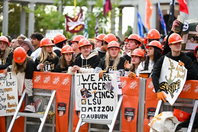 College Football Fans Irate With Update Between YouTube TV and ESPN ...